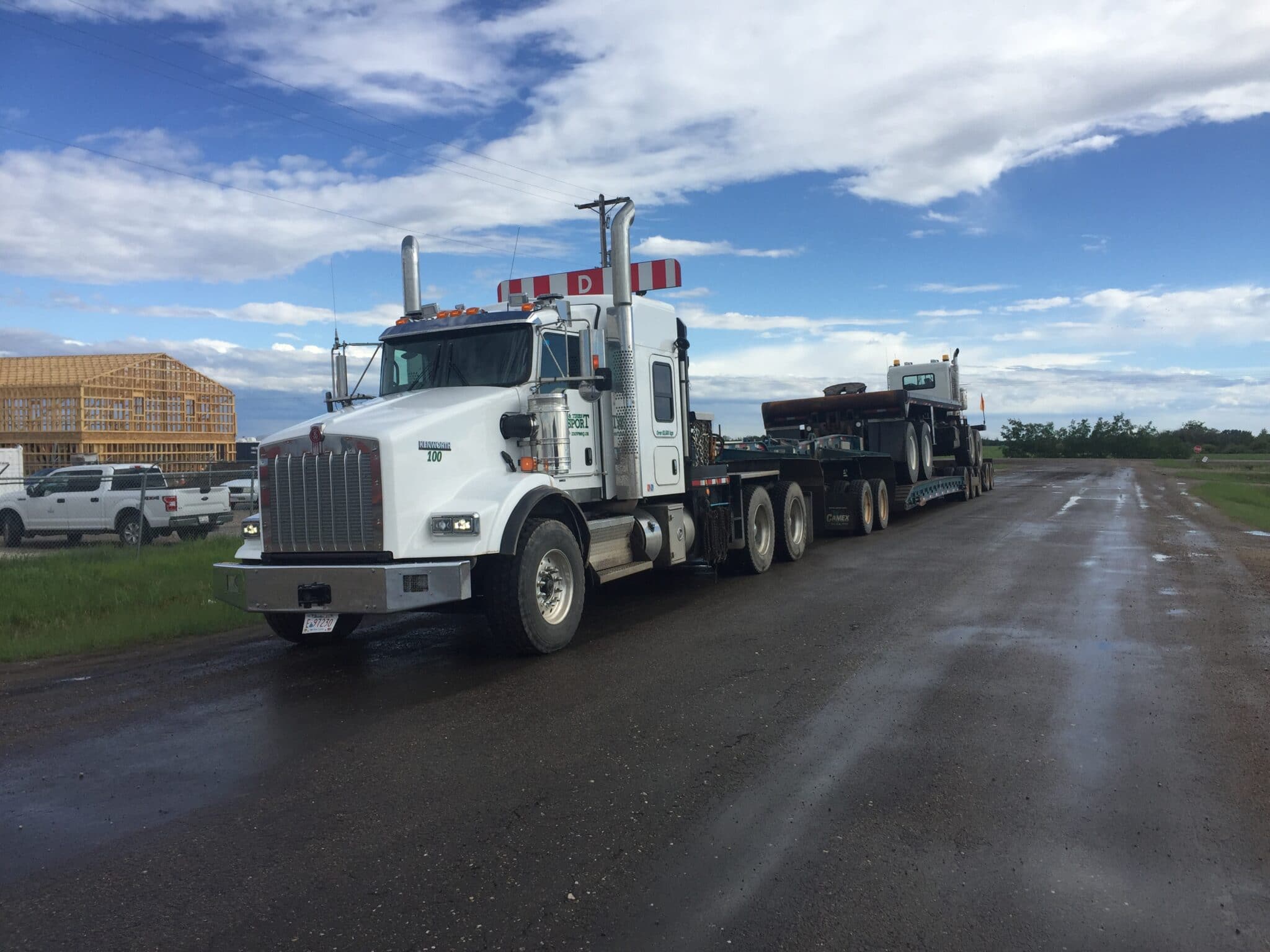 Tracks & Tires Transport | Your Transport Specialists